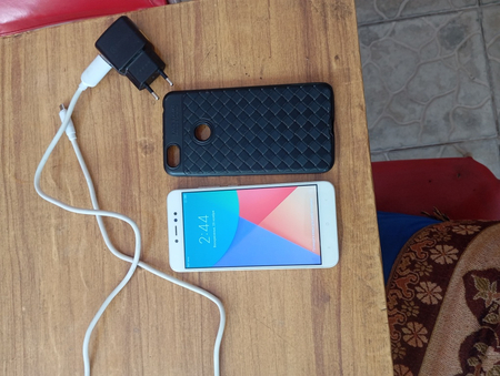 Продаю телефон Redmi Note 5A