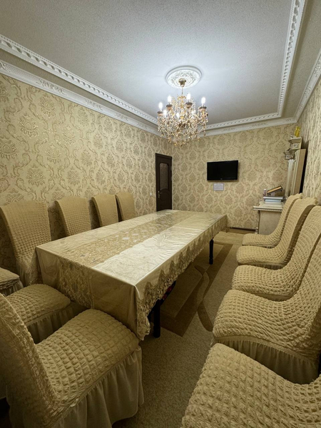 Сотилади 5 этажли уйни 2-қавати 4 хона янги ремонтли