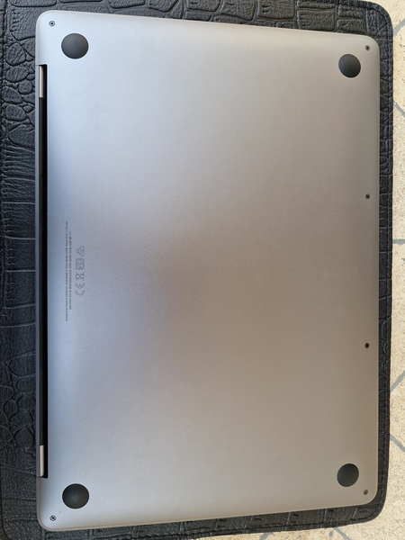 Mac book Pro M2 13.3 inch 8/256GB