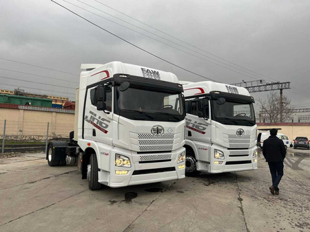 Седельный тягач FAW 4х2 CNG Метан подушка Газ