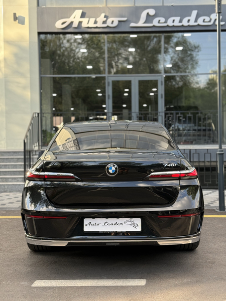 BMW   740i 2023 срочно