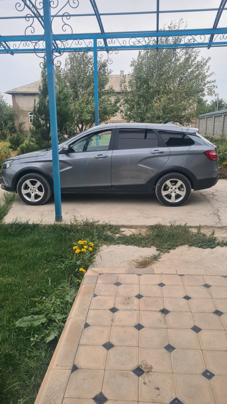 Lada vesta sw cross