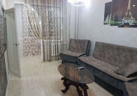 U-12 Продаётся квартира ялангач массив 2/2/4 балкон 1.5*6
