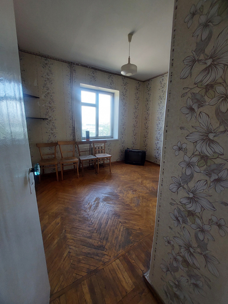 Продаётся квартира в городе Ангрен в квартале 5/1 а 3 этаж.