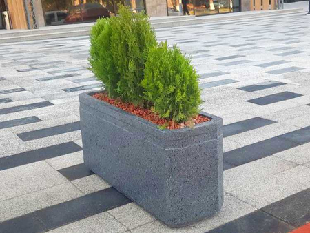 Вазон из серого мрамора