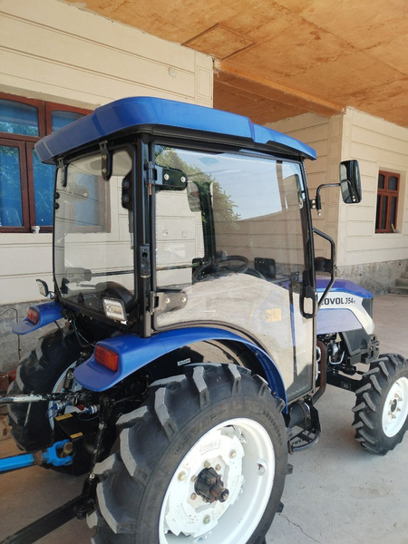 Traktor Lovol Te 354