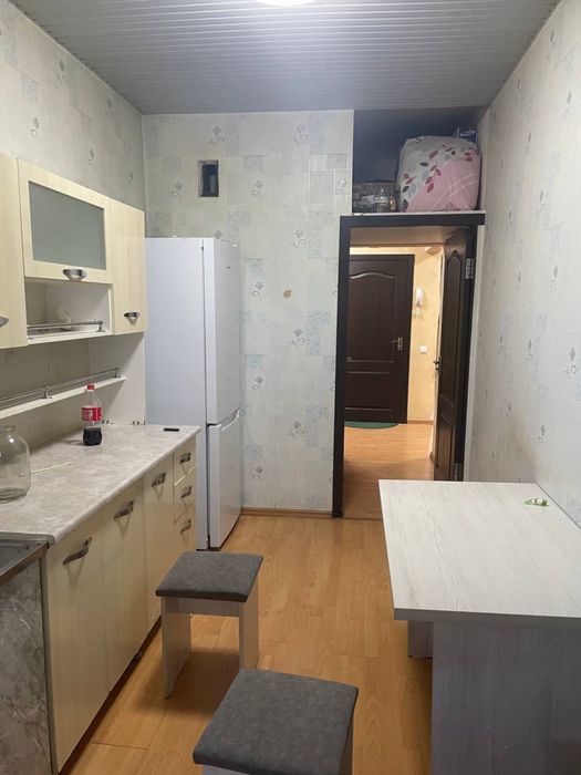 3 xonalik Parkentskiy bozor yonida sharoitlari bilan