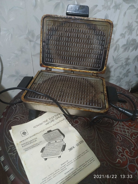 Продается вафельница электрическая
