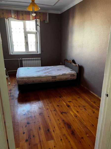 Дархан-3 ул.Катта Дархан; 3-комн 4/4 114 м² банковский дом, 2х6 м