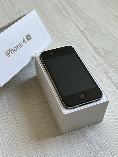 iPhone 4s в идеальном состоянии