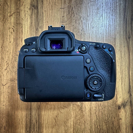 Canon EOS 80D sotiladi
