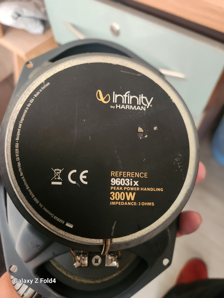 Продам Колонки   infinity