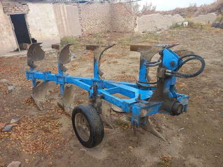 Belarus 1025.2 Traktor sotiladi 2024 yil boshi
