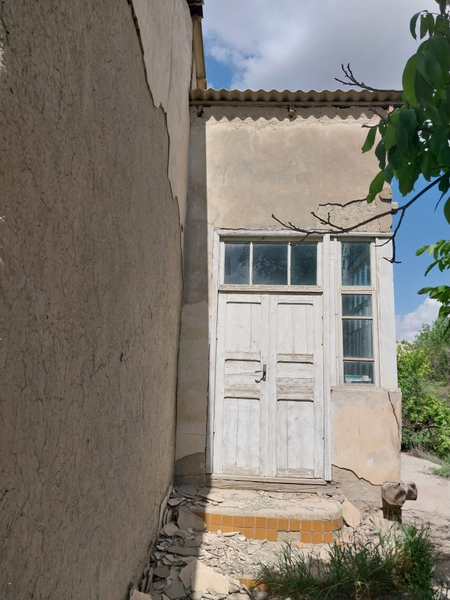 Hovli sotiladi 22 suthli