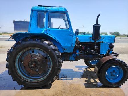 MTZ-80 kichik kabinali traktor