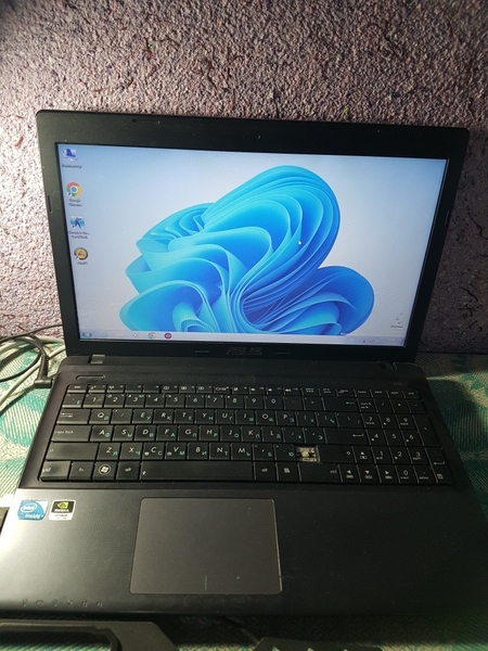Notebook sotiladi