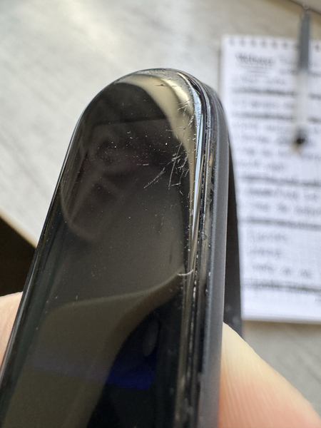 Mi Band 4 в неплохом состоянии