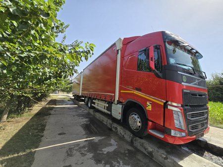 Moshinani sotiladi VOLVO 500