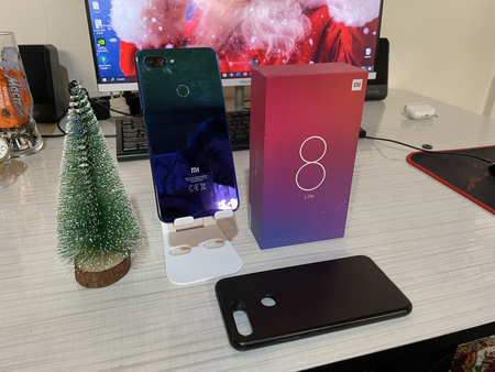 Mi 8 Lite 4/64 сотилади