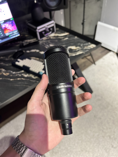 студийный микрофон Audiotechnica At2020