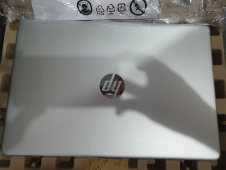 Yangi HP laptop srochna sotiladi pul juda zarurligi uchun sotvomman