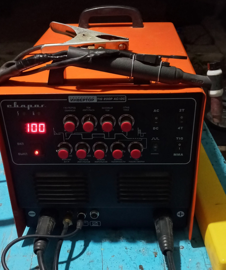 Продается аппарат  Сварог 200 р ac/dc