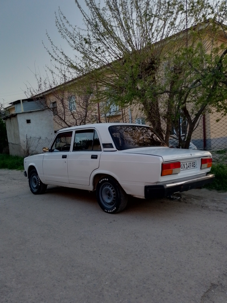 Vaz 2107 sotiladi
