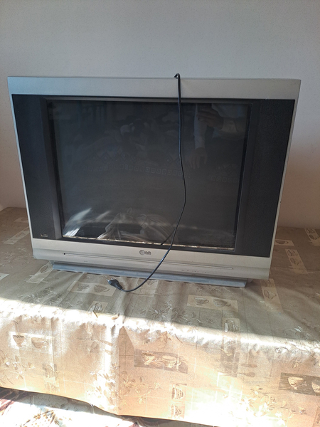 LG televizor sotiladi.