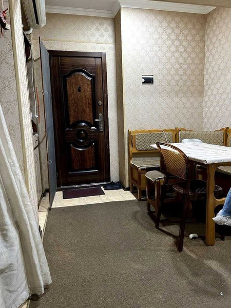 Срочно Юнусабад Ц5 ор-р(Мебельный магазин) 3/5/9 80м²
