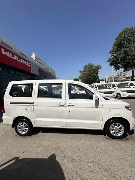 Wuling Honguang V