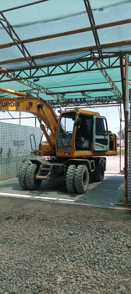 Hyundai 1400 sotiladi.  Yili  2008   holati  ideal.