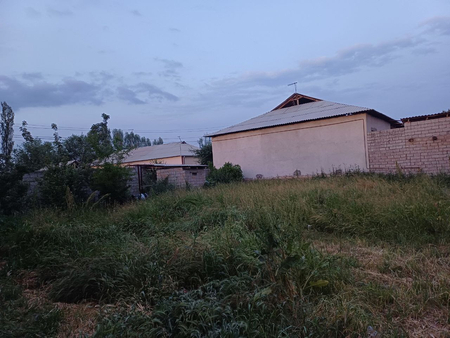 Yer sotiladi 4 sotix pustoy joy Ortasaroy tong nuri  mahallasida