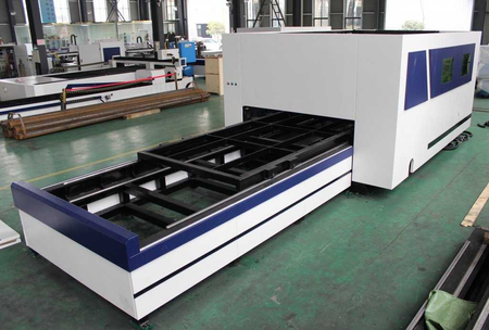 UMPROTECH 1530B Оптоволоконный станок лазерной резки металла 6000W