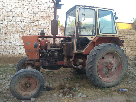 yumz traktor sotiladi