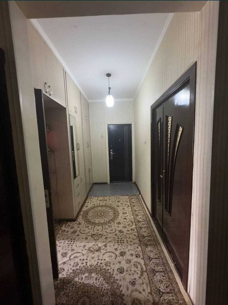 Шошилинч! Коратошда 3 хонали, 2-кават, 4 каватли уй, майдони 100 м2.