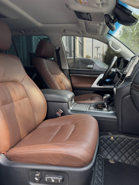 TOYOTA Land Cruiser 200 Executive Lounge