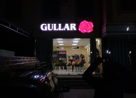 tashqi reklamalar bokal futbolka kepka statuetkalar