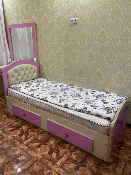 Мебель для девочек в комплекте (в идеальном состоянии)