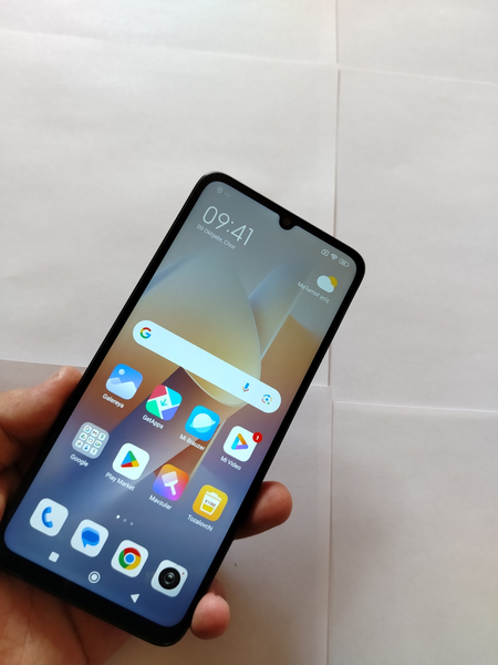 Redmi 13c 8-256gb qop qora yangi tel