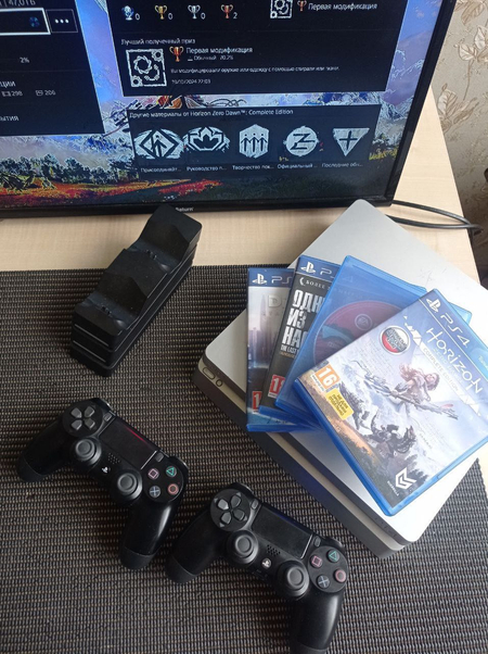 Playstation 4 Slim Silver