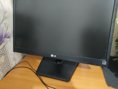 Kompyuter sotiladi. Holati yaxshi. Monitor yengi. LG. Kam ishlatilgan.
