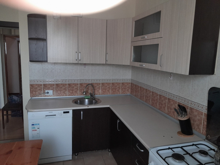 Сдаётся двухкомнатная квартира в районе Паркентского базара.
