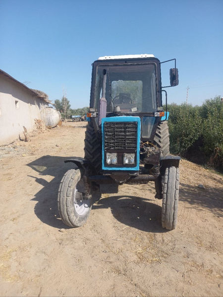 MTZ 80 traktori sotiladi