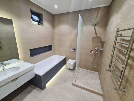 Продается Евро дом Центр Луначарский  540м2