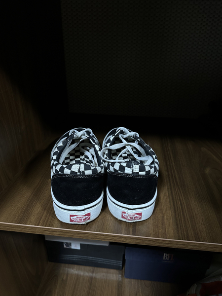 продается новая vans размер 41 размер только один раз носил