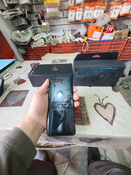 Asus igravoy 90 fps pubg 144hz ekran amoled