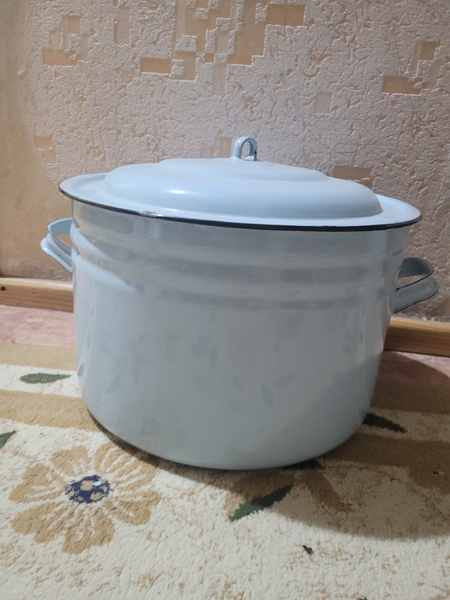 Кастрюля эммаировпнная