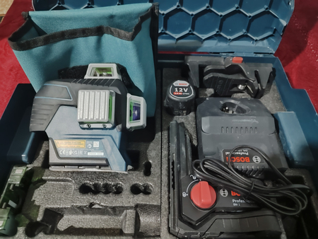 Лазерный уровень bosch GLL 3-80 CG