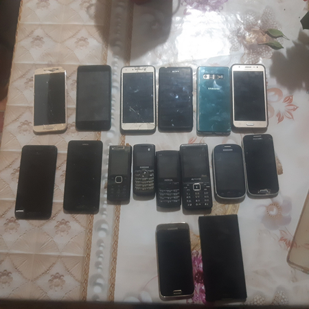 Telefonlar sotiladi