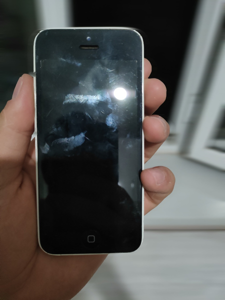 Iphone 5c ekanni butun zapchastga